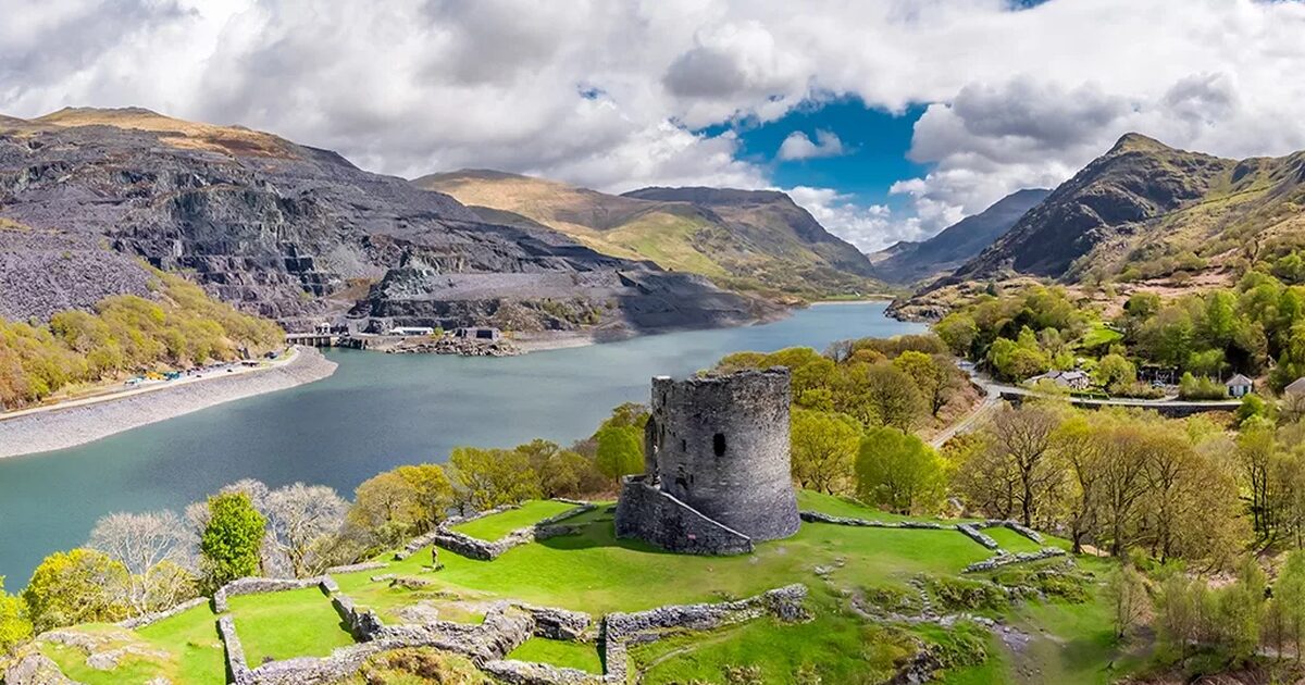 Paths Up Snowdon: From Family-Friendly to Challenging Routes